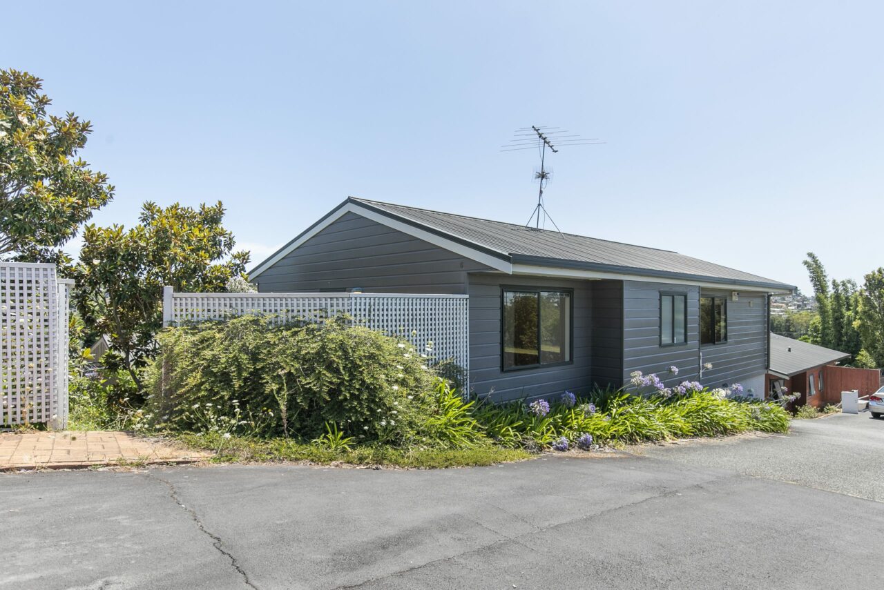 6/76 Target Road, Totara Vale - David Ding Real Estate