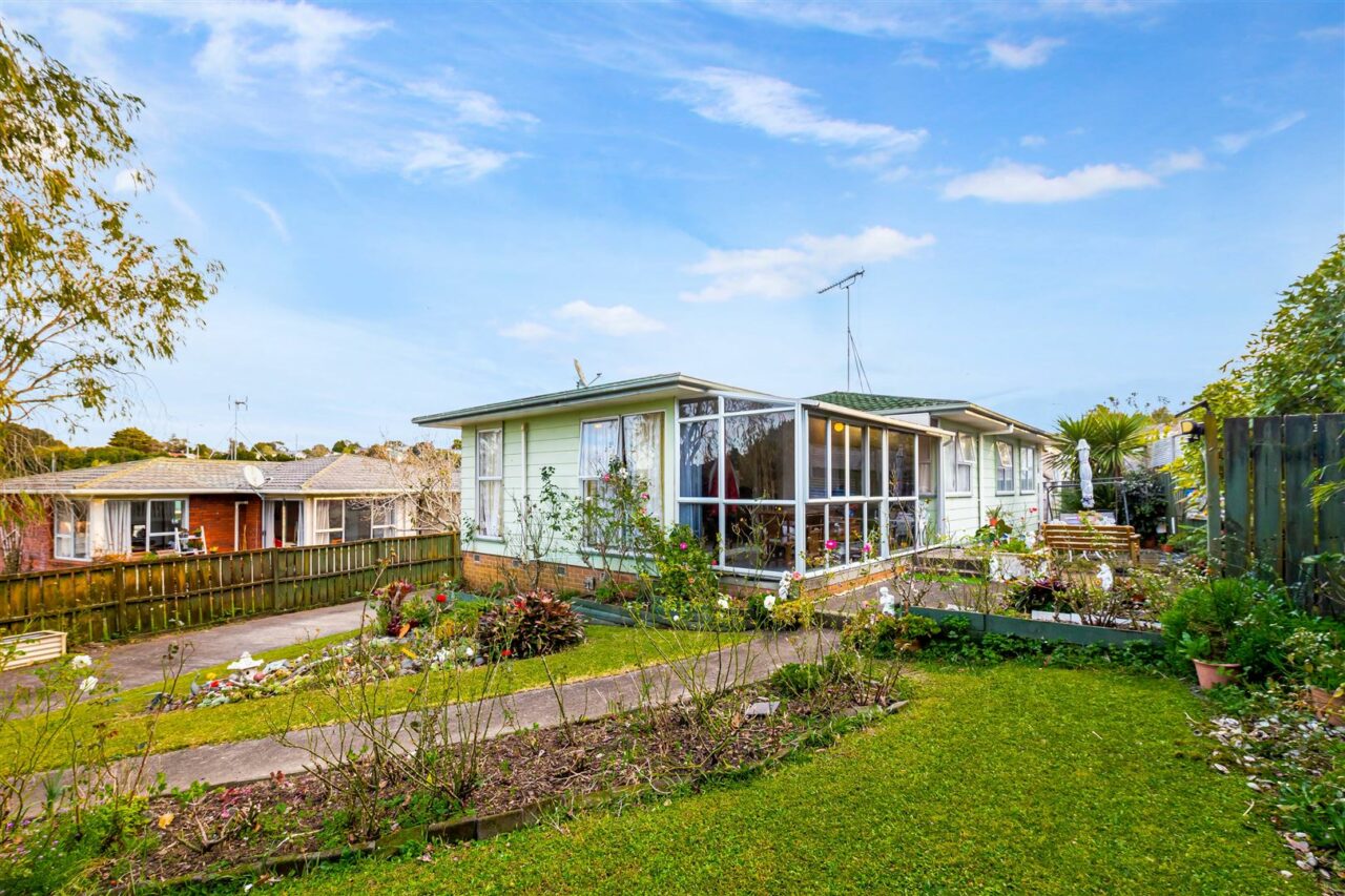 5 Kapiti Place, Sunnynook - David Ding Real Estate