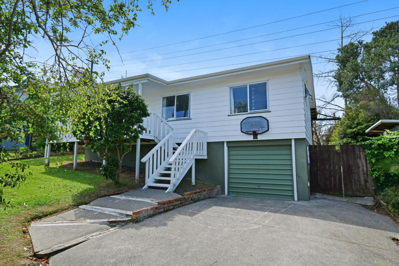 94 Athena Drive, Totara Vale - David Ding Real Estate