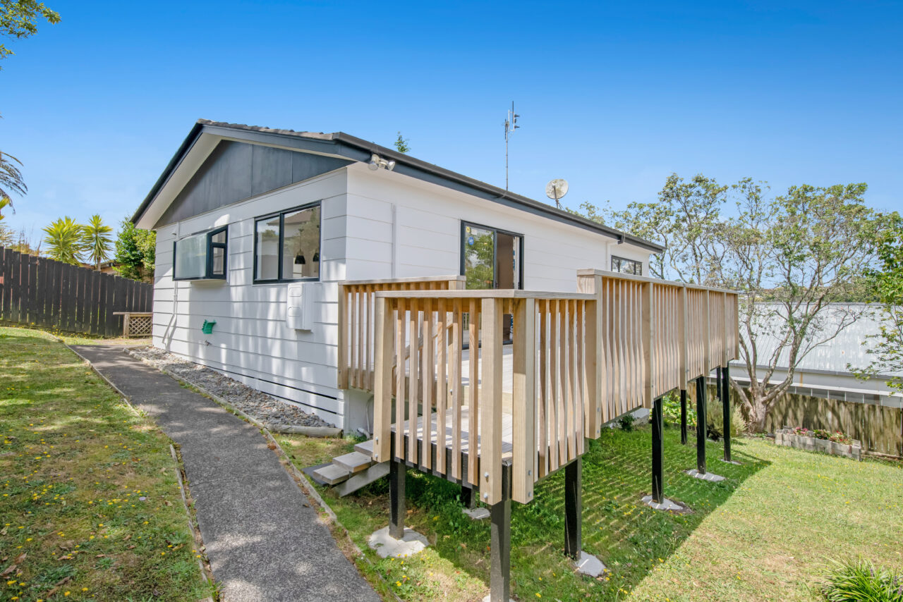 7A Leiden Place, Totara Vale - David Ding Real Estate
